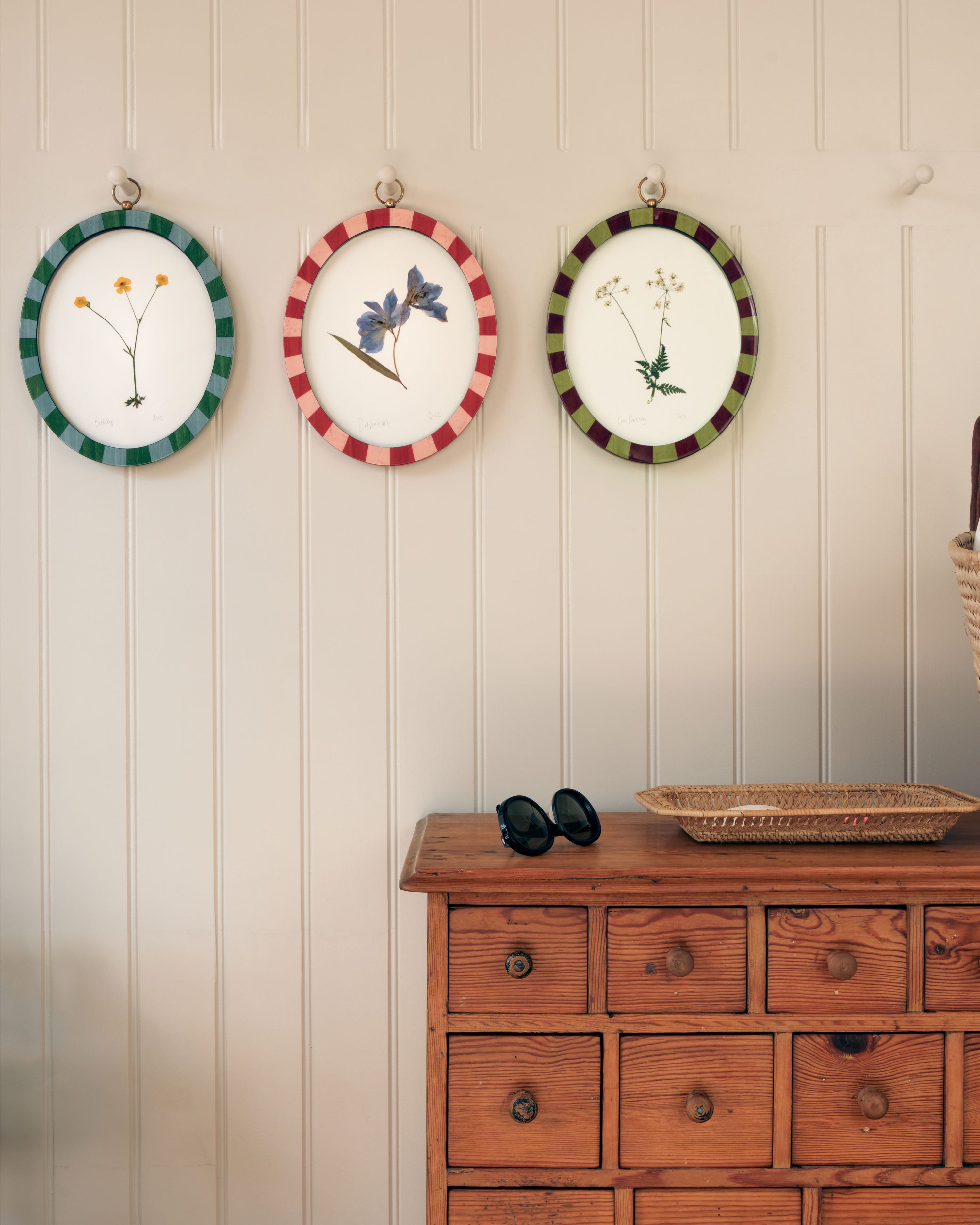 OVAL LACQUERED FRAME, BURGUNDY & GREEN – MATILDA GOAD & CO.